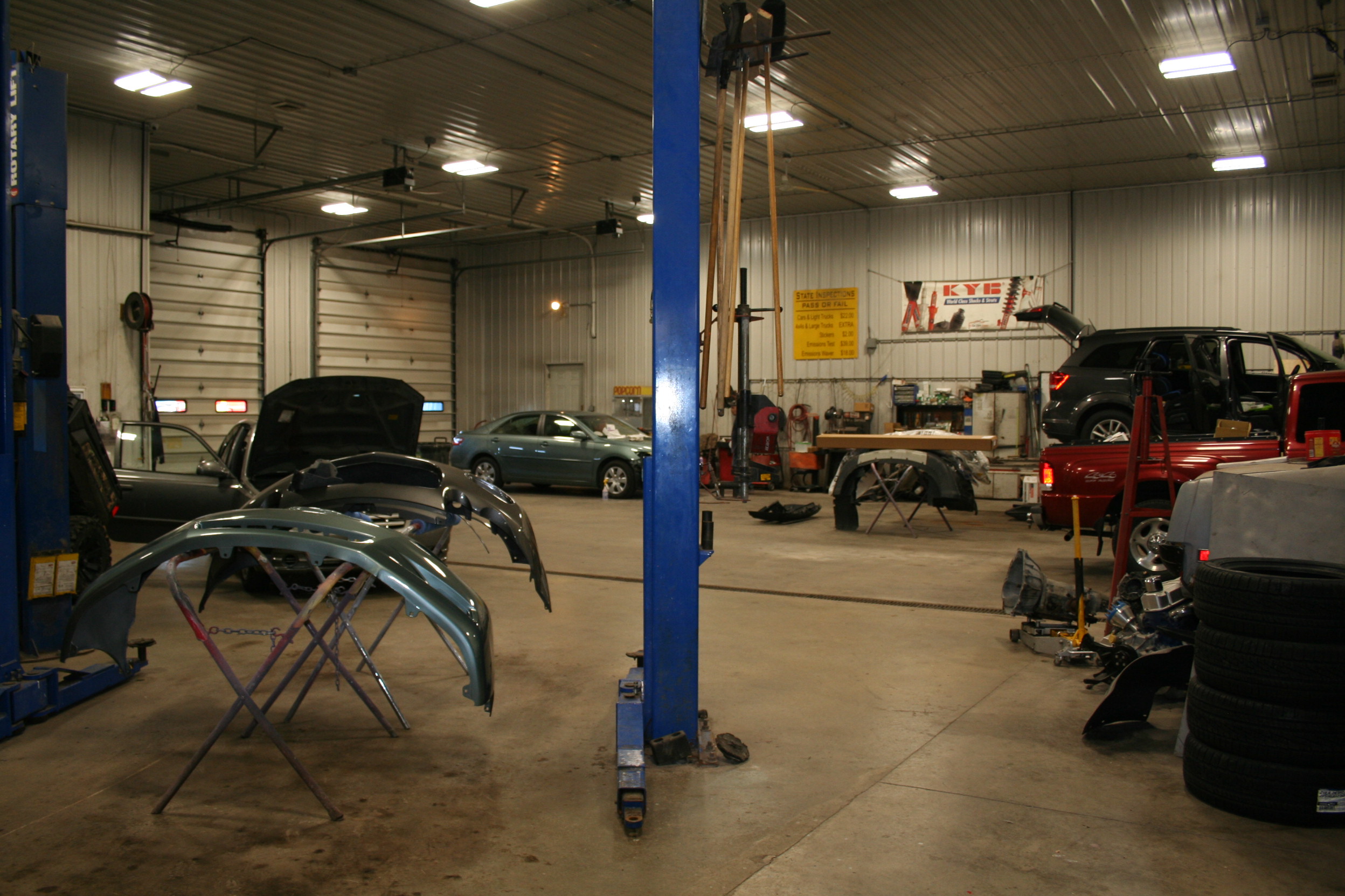 FULL-SERVICE AUTO SHOP – Robinson's Body Shop and Garage
